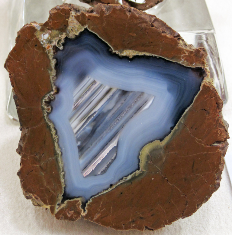 Thunderegg Fossicking at Thunderbird Park - Family Holiday Destinations